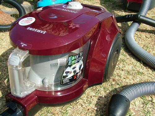 Other Vacuum Cleaners - SAMSUNG AIR TRACK 2000W : USED AS DISPLAY was ...