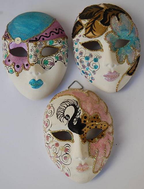 Other Porcelain & Ceramics - 3 X CERAMIC MARDI GRAS MINI MASKS was sold ...