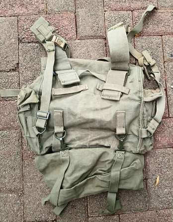 Kit - SADF Border War 1960`s canvas bag with all attachments in good ...