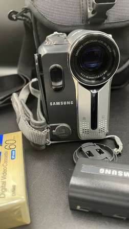 Camcorders - SAMSUNG DIGITAL CAMCORDER WITH MINI DV AND CARRY BAG ...