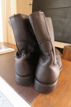 Uniforms - Pair genuine leather brown SADF boots by 'Bagshaw' in size ...