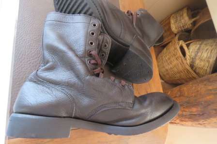 Uniforms - Pair genuine leather brown SADF boots by 'Bagshaw' in size ...