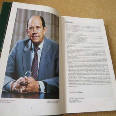 Books - SUID-AFRIKAANSE WEERMAG: OORSIG / SOUTH AFRICAN DEFENCE FORCE ...