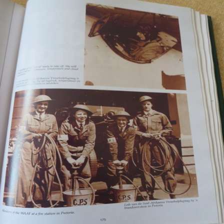 Books - SUID-AFRIKAANSE WEERMAG: OORSIG / SOUTH AFRICAN DEFENCE FORCE ...