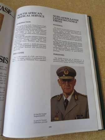 Books - SUID-AFRIKAANSE WEERMAG: OORSIG / SOUTH AFRICAN DEFENCE FORCE ...