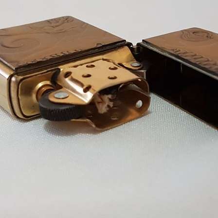 Lighters - A collectable c1993 Zippo Barrett Smythe limited edition ...