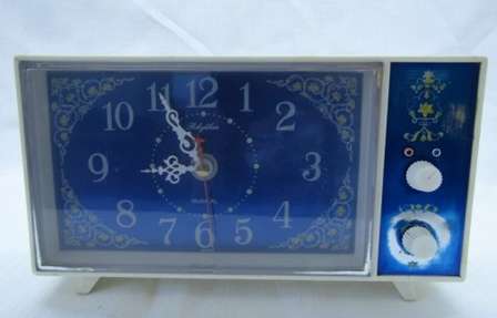 Alarm & Travel Clocks - A fantastic vintage retro "Rythm" battery ...