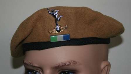 Headgear - SADF-- ARMY SIGNAL CORPS BERET WITH BADGE AND AFFILIATION ...