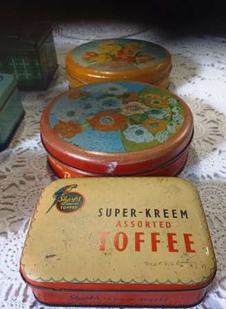 Other Antiques & Collectables - 6 x Vintage toffee and sweets tins ...
