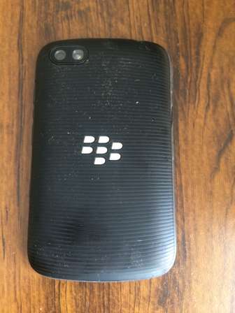 Other Smartphone Brands - Old Blackberry for sale 9720 still working ...