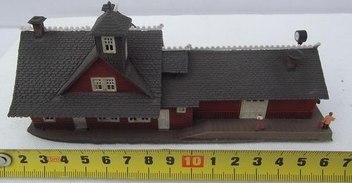 Scenery - Pola N Scale Station - Lighted building and clock was sold ...