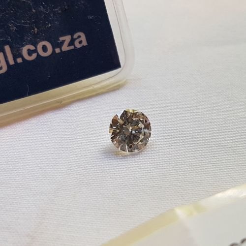 Diamonds - **Less 50%** Discounted - A superb 0.65ct Round Brilliant ...