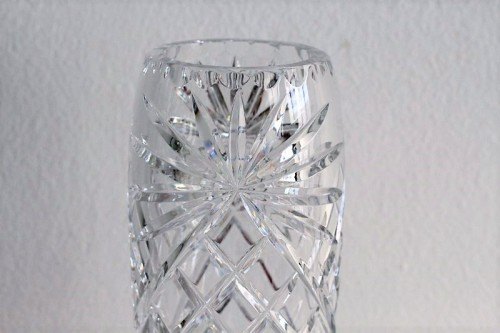 Vases - An exquisite and beautifully hand-cut lead crystal vase in ...
