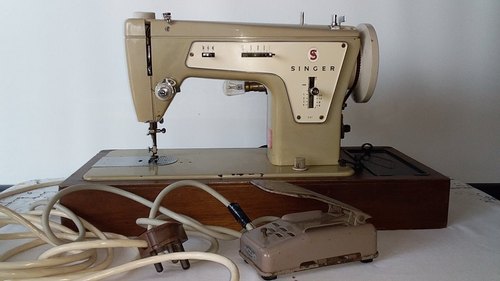 Sewing Machines & Overlockers - Singer 237 - Sewing Machine with Foot ...