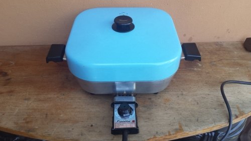 Appliances - Lovely old Pineware electric frying pan. was sold for R280 ...