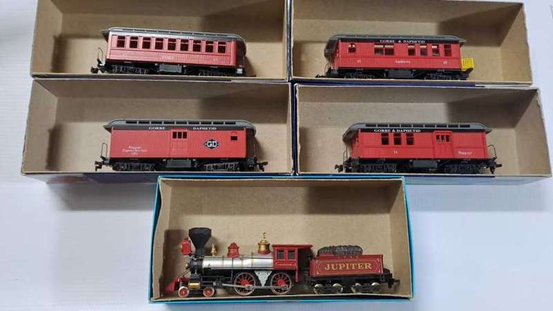 Rolling Stock - Model Trains HO 1 x Bachmann Jupiter Locomotive & 4 x ...