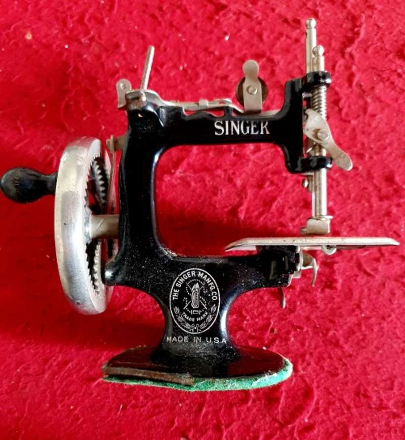 Appliances - VINTAGE SINGER SALESMAN SAMPLE SEWING MACHINE. SCARCE FIND ...