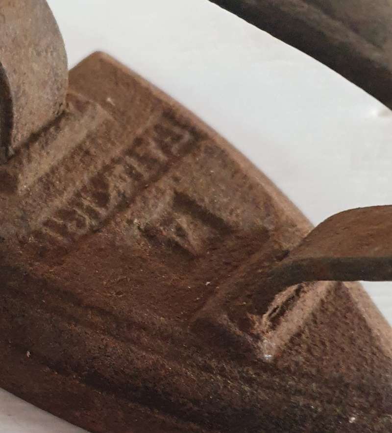 Appliances - 2 X ANTIQUE FALKIRK NO4 AND NO5 SAD IRONS. IDEAL FOR ...