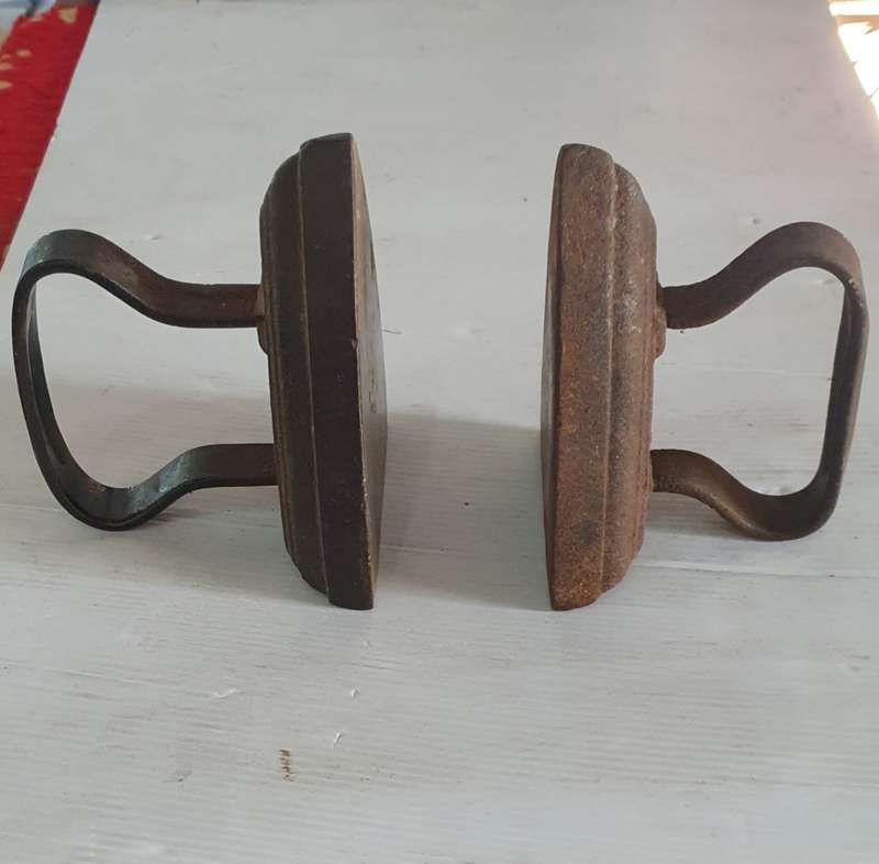 Appliances - 2 X ANTIQUE FALKIRK NO4 AND NO5 SAD IRONS. IDEAL FOR ...
