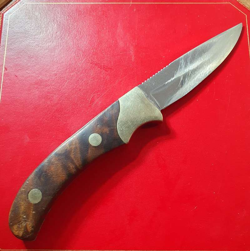 Knives & Daggers - 21CM LONG HUNTING KNIFE. WOOD AND BRASS HANDLE. for ...