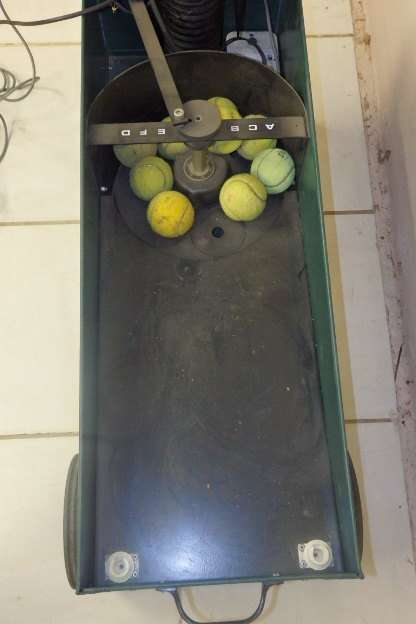 Rackets - A STUNNING SOUTH AFRICAN MADE "KANON" TENNIS BALL MACHINE ...
