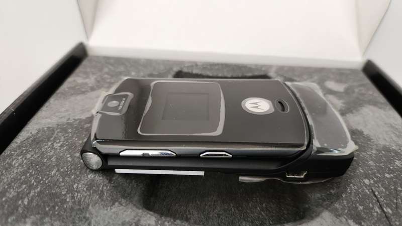 Other Smartphone Brands - Retro Slide Phone - Motorola RAZR V3 for sale ...