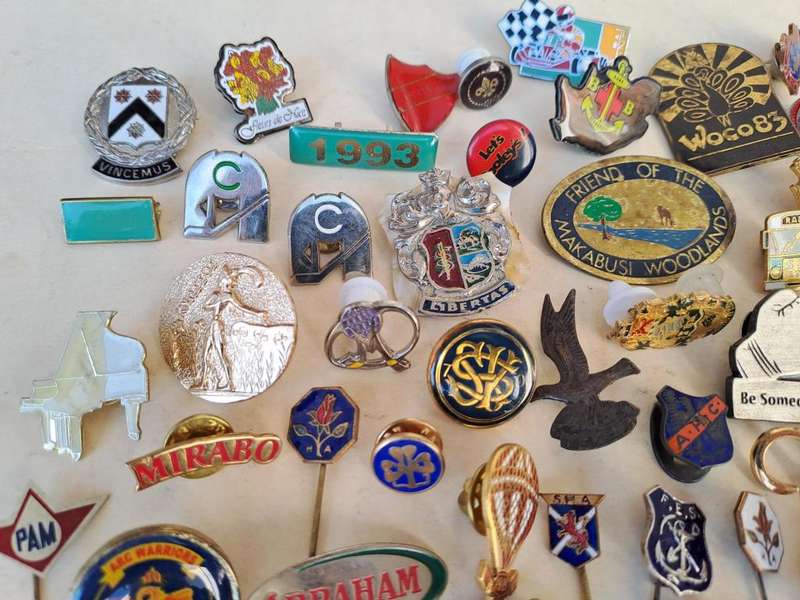 Other Antiques & Collectables - 100 pin badges (109 to be exact) Job ...