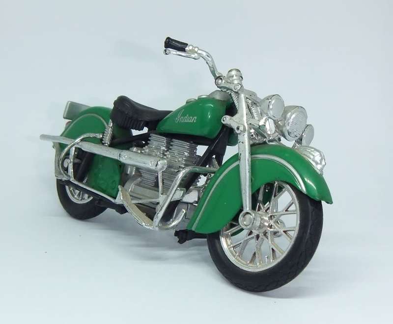 Road - An amazing detailed 1:24 scale die cast metal model of a 1940`s ...
