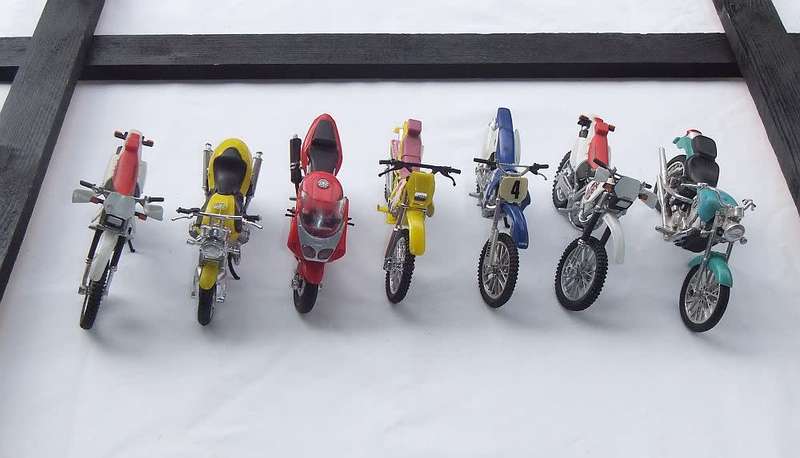 Road - WOW !! A GREAT LOT OF SEVEN 1:24 SCALE HIGHLY DETAILED ...