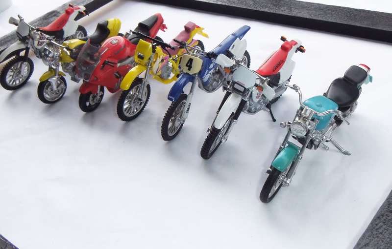 Road - WOW !! A GREAT LOT OF SEVEN 1:24 SCALE HIGHLY DETAILED ...