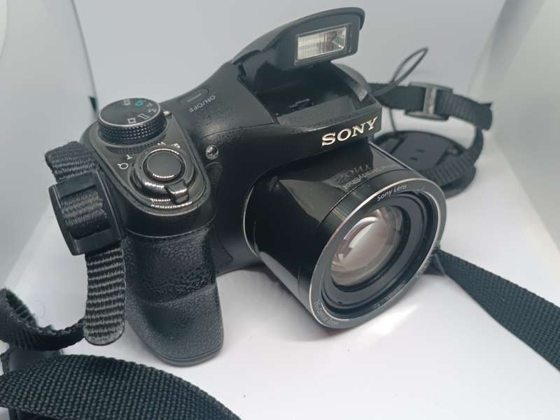 Compact Point & Shoot - Sony DSC CyberShot H200 - 20.1MP - 26x Zoom ...