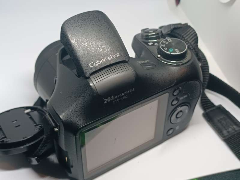 Compact Point & Shoot - Sony DSC CyberShot H200 - 20.1MP - 26x Zoom ...