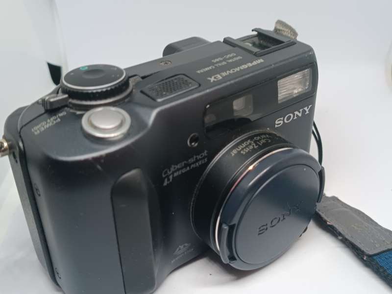 Compact Point & Shoot - Sony Cyber-Shot DSC-S85 - CAMERA NOT WORKING ...