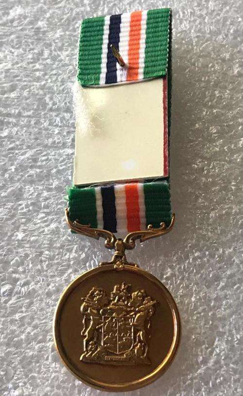 SADF & SANDF - MINIATURE SADF 9CT GOLD GOOD SERVICE MEDAL FOR 40 YEARS ...