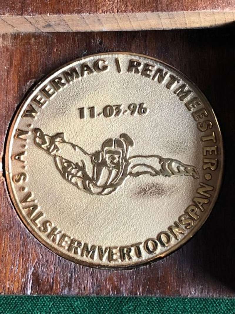 South African Army - SA N WEERMAG/ RENTMEESTER VALSKERMVERTOONSPAN ...