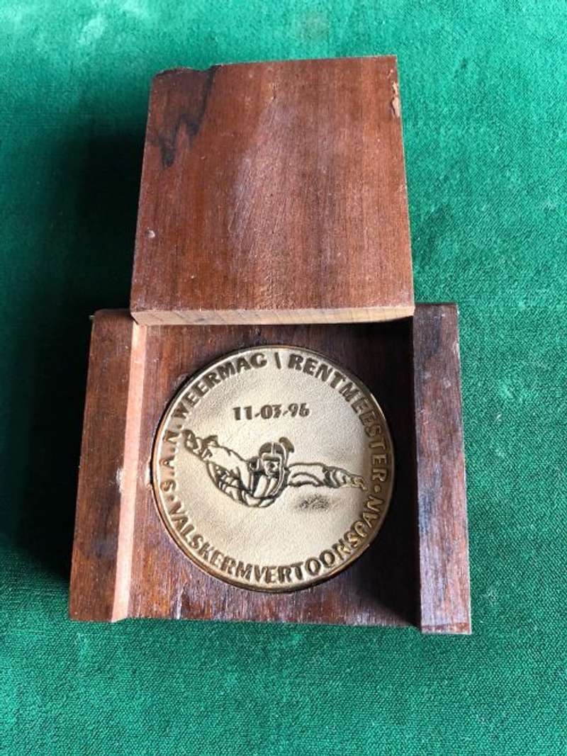 South African Army - SA N WEERMAG/ RENTMEESTER VALSKERMVERTOONSPAN ...