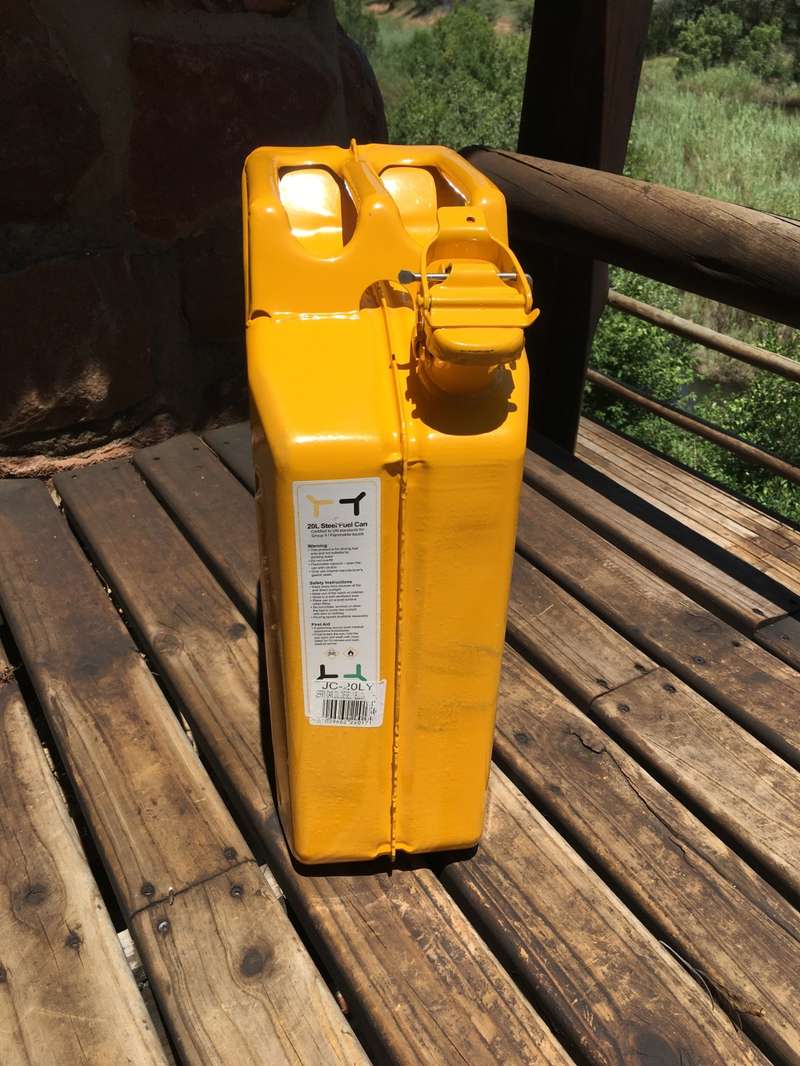 Other - Metal Jerry can (Used) 20L for sale in Ellisras (ID:622303466)