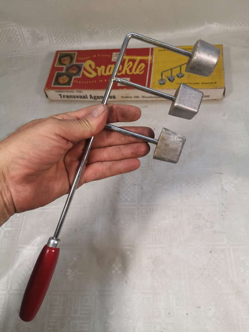 Utensils - VINTAGE DOUGH SNACKLE IRON - TRANSVAAL AGENCIES - IN ...