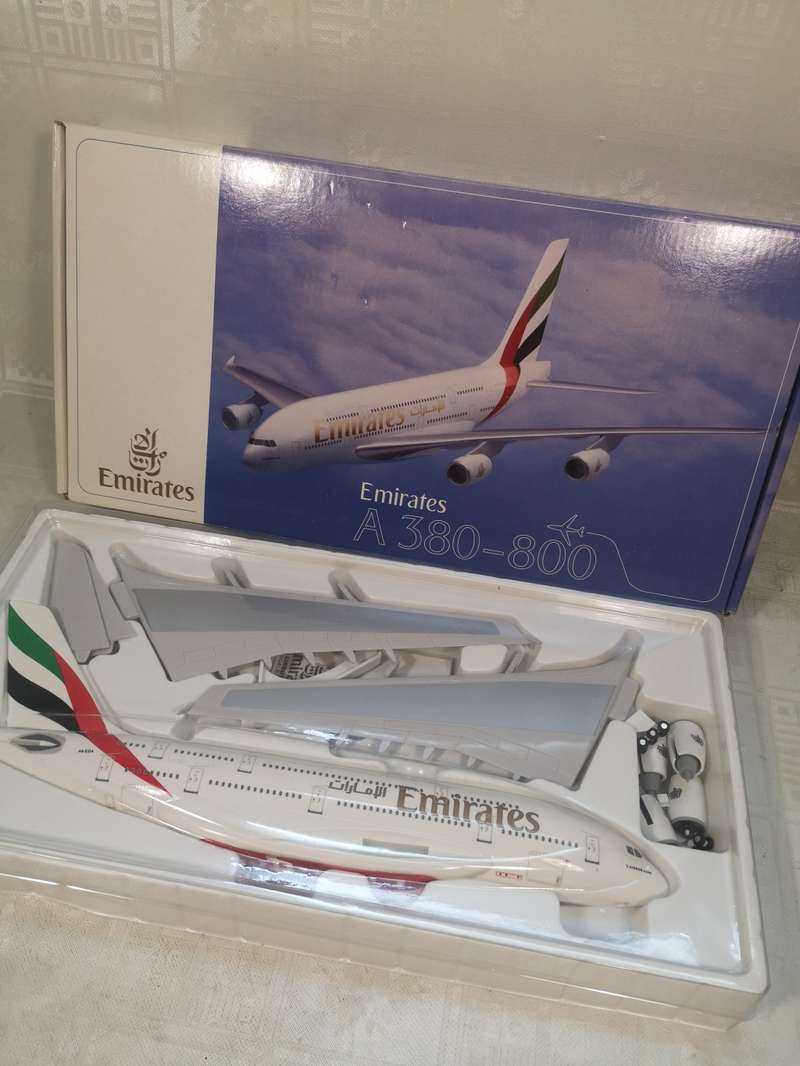 Flight - LARGE EMIRATES A380-800 DIE CAST MODEL 1/200 WITH STAND - NEW ...