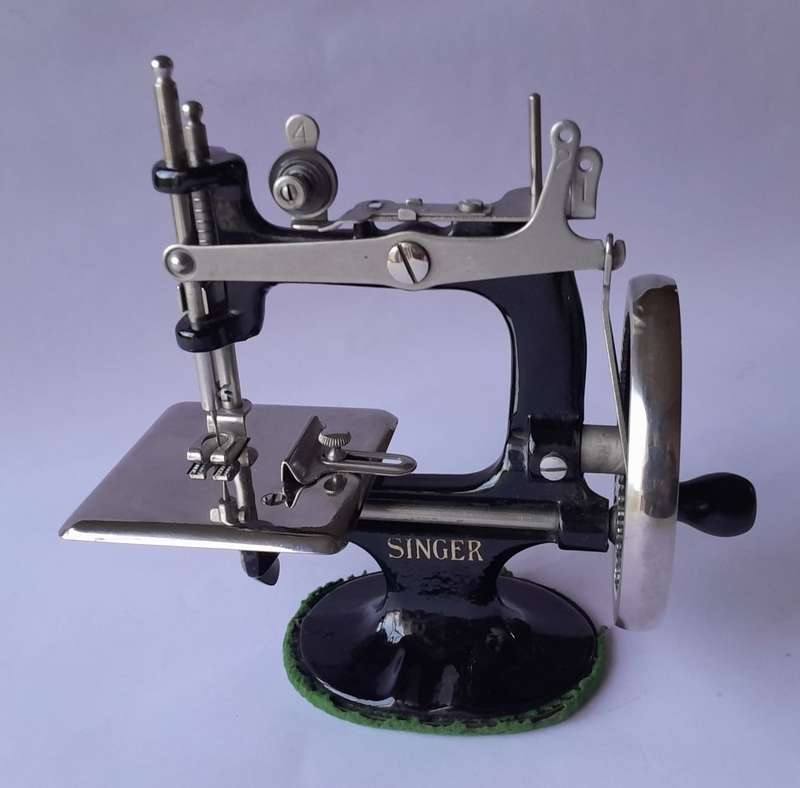 Other Antiques & Collectables - Rare Antique Singer Model 20 Child`s ...