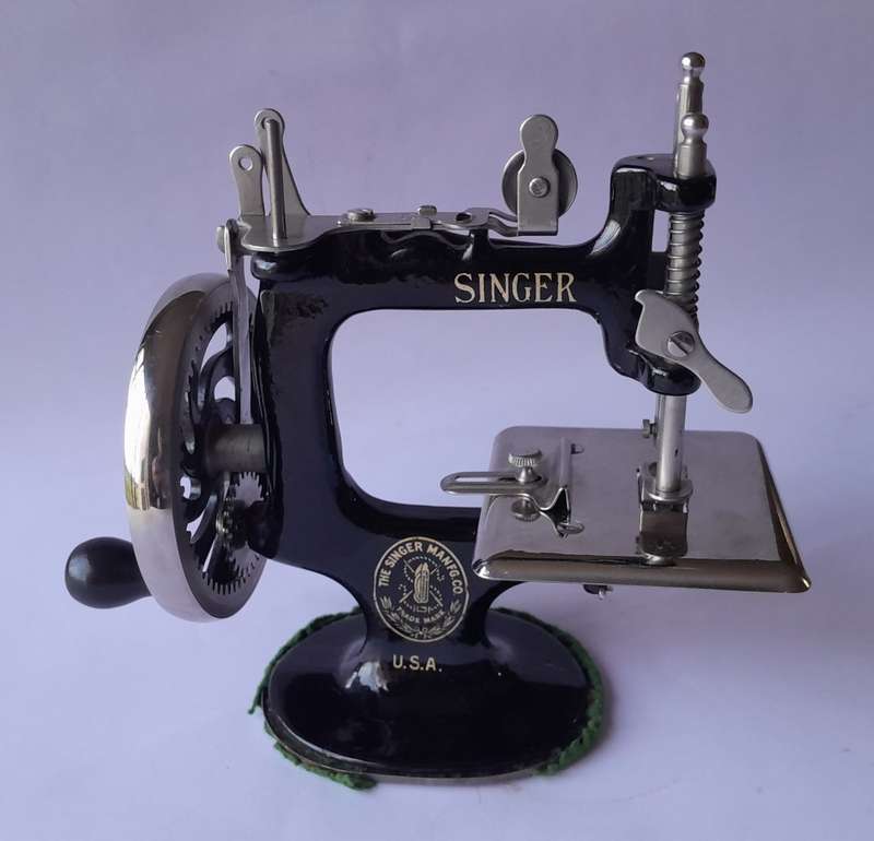Other Antiques & Collectables - Rare Antique Singer Model 20 Child`s ...