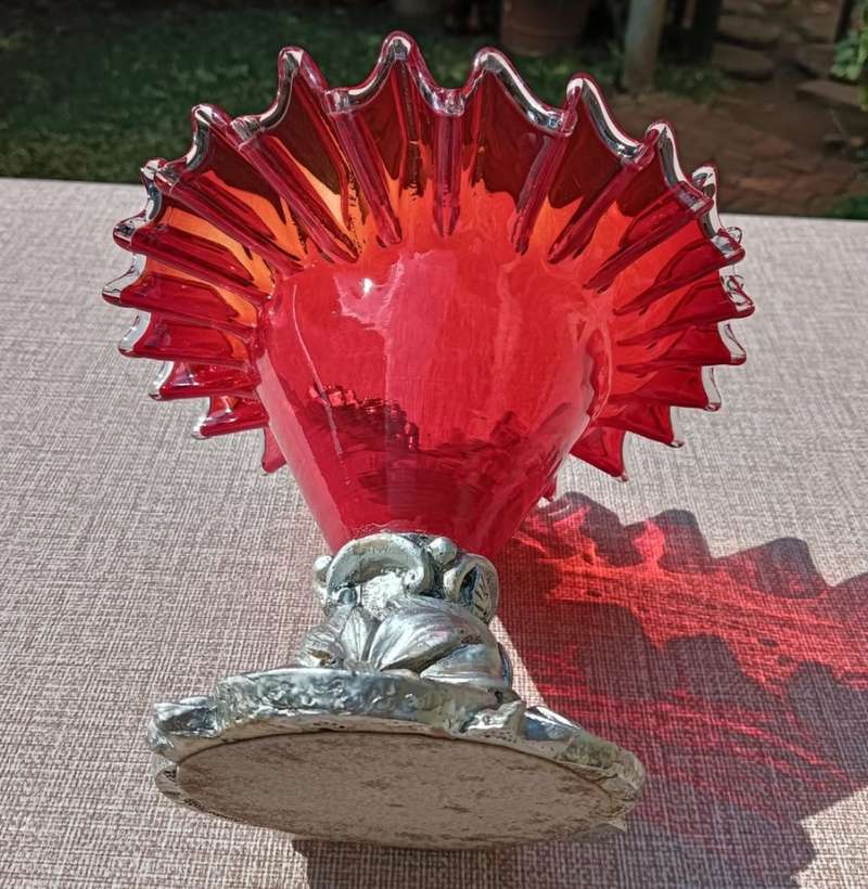 Vases - Ruffled Rim Red and Clear Art Glass Vase on Silver Resin Flower ...