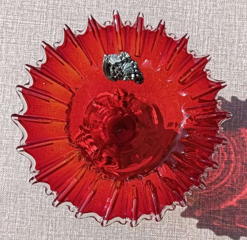Vases - Ruffled Rim Red and Clear Art Glass Vase on Silver Resin Flower ...