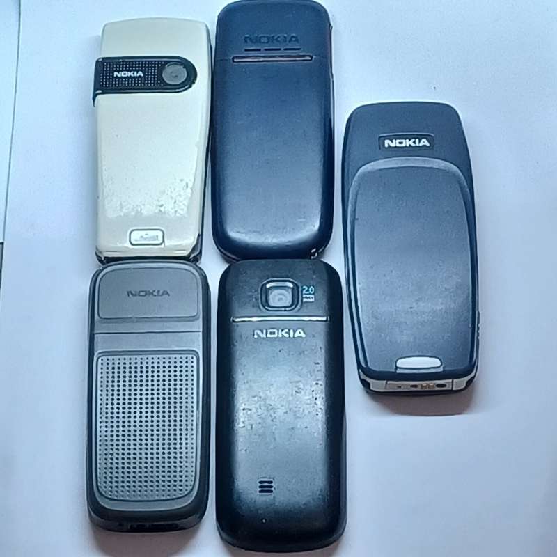 Nokia - Old Nokia cellphone bundle // not tested // read description ...