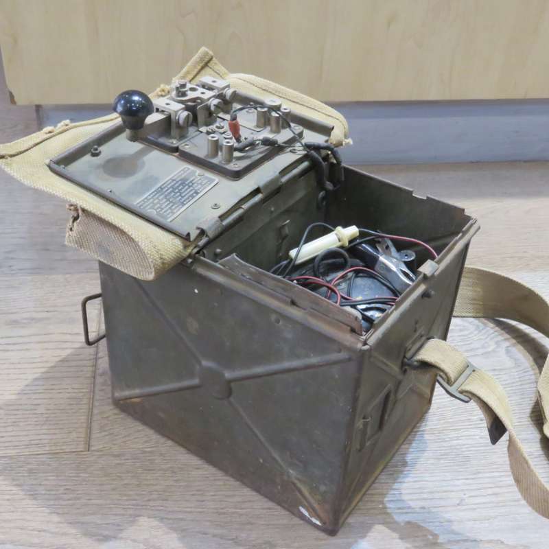Kit - British WW2 Signal lamp with Morse code sender in case with ...