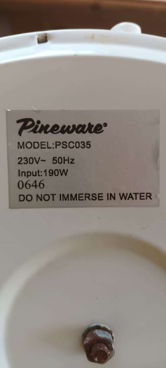 Slow Cookers - Pineware Slow Cooker was sold for 301.00 on 14 Jun at 14 ...