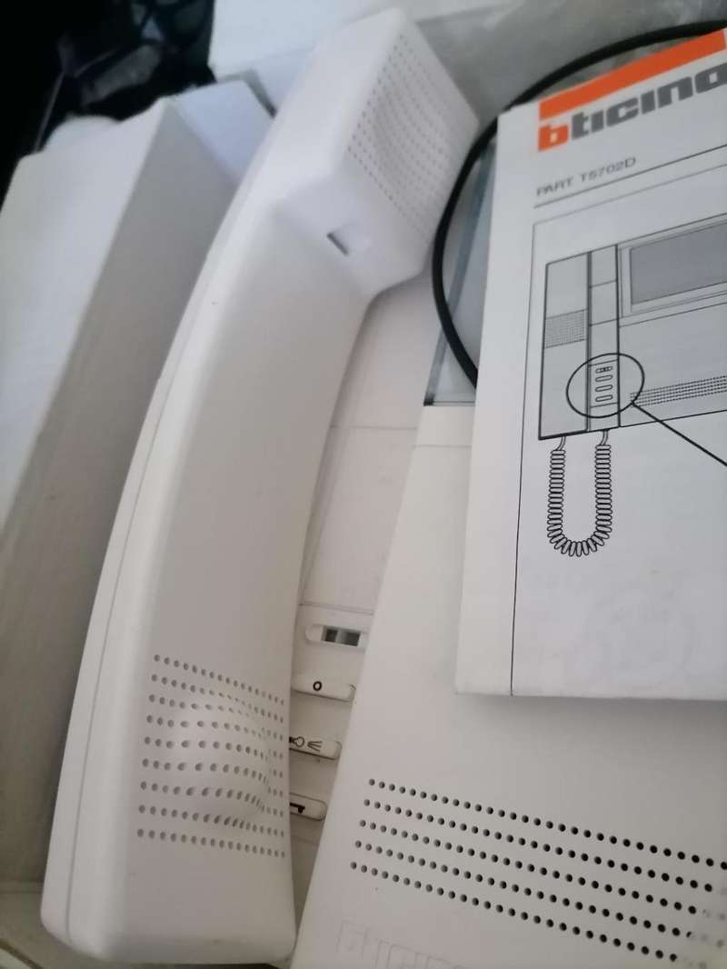 Doorbells & Intercoms - BTICINO 334122 VIDEO PIVOT COLOUR ANALOGUE ...