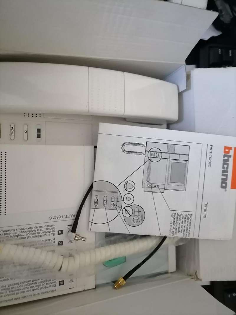 Doorbells & Intercoms - BTICINO 334122 VIDEO PIVOT COLOUR ANALOGUE ...