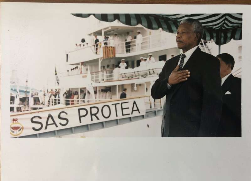 Mandela Memorabilia - Original Colour Photo of NELSON MANDELA & THE SAS ...