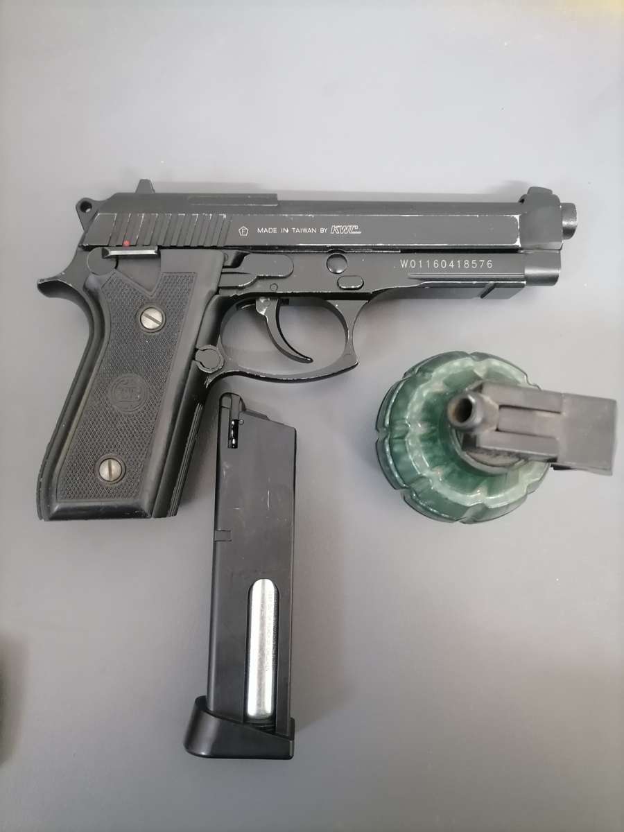Airsoft Guns - Kwc P92 full metal semi and full automatic co2 pistol ...